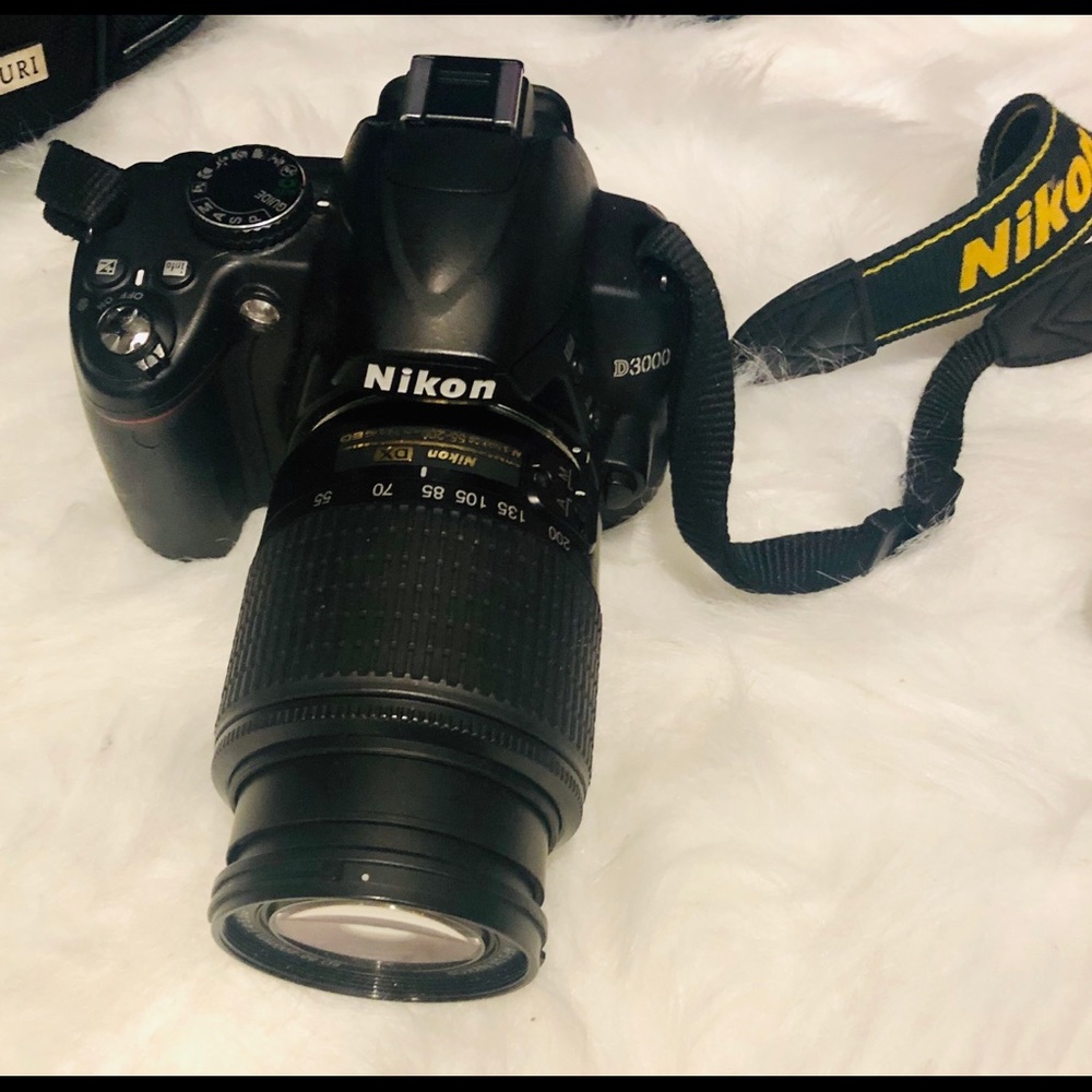 Nikon D3000 Camera With 2 Lenses And Camera Case - Gem